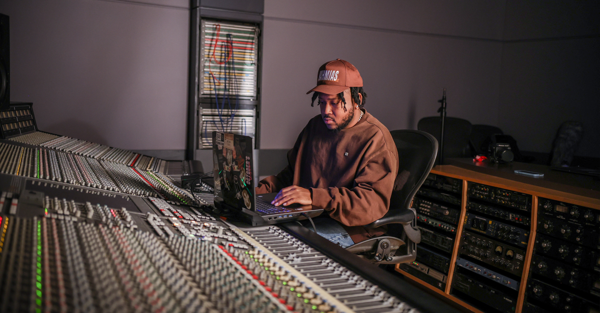 MAFIA Travis Scott Inside the Track #80 - Videos - Mix With The Masters